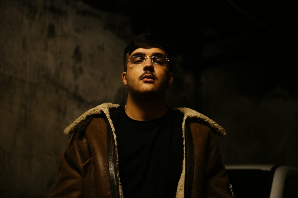 Honiro.it - GEOLIER: "IL CORAGGIO DEI BAMBINI" conquista il doppio ...